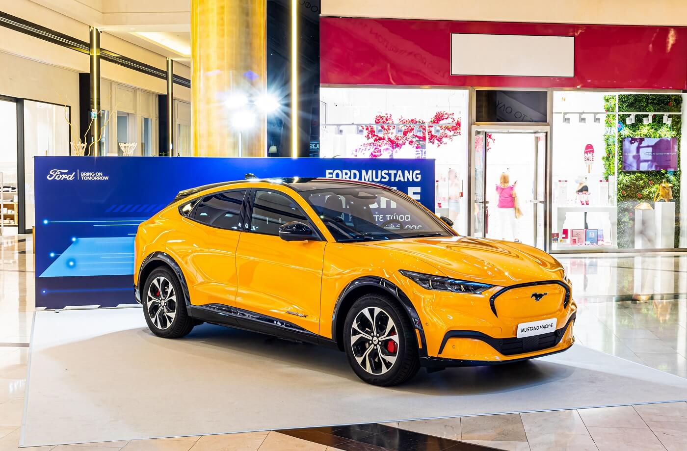 Test drive με την ηλεκτρική Mustang Mach-E με λίγα μόλις «κλικ ...