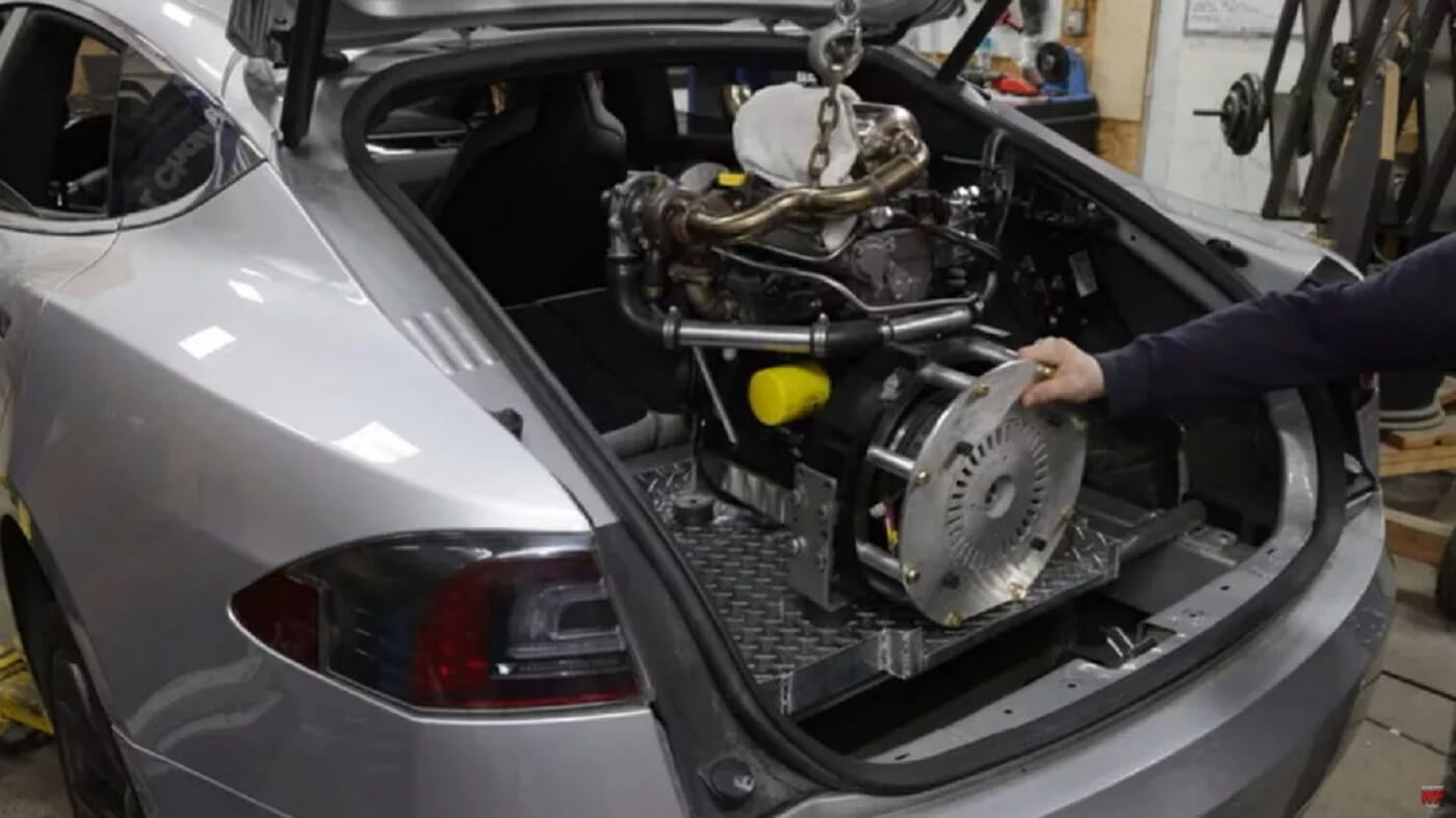 Tesla με turbodiesel, για τι θα το κατηγορήσουν τώρα οι haters ...